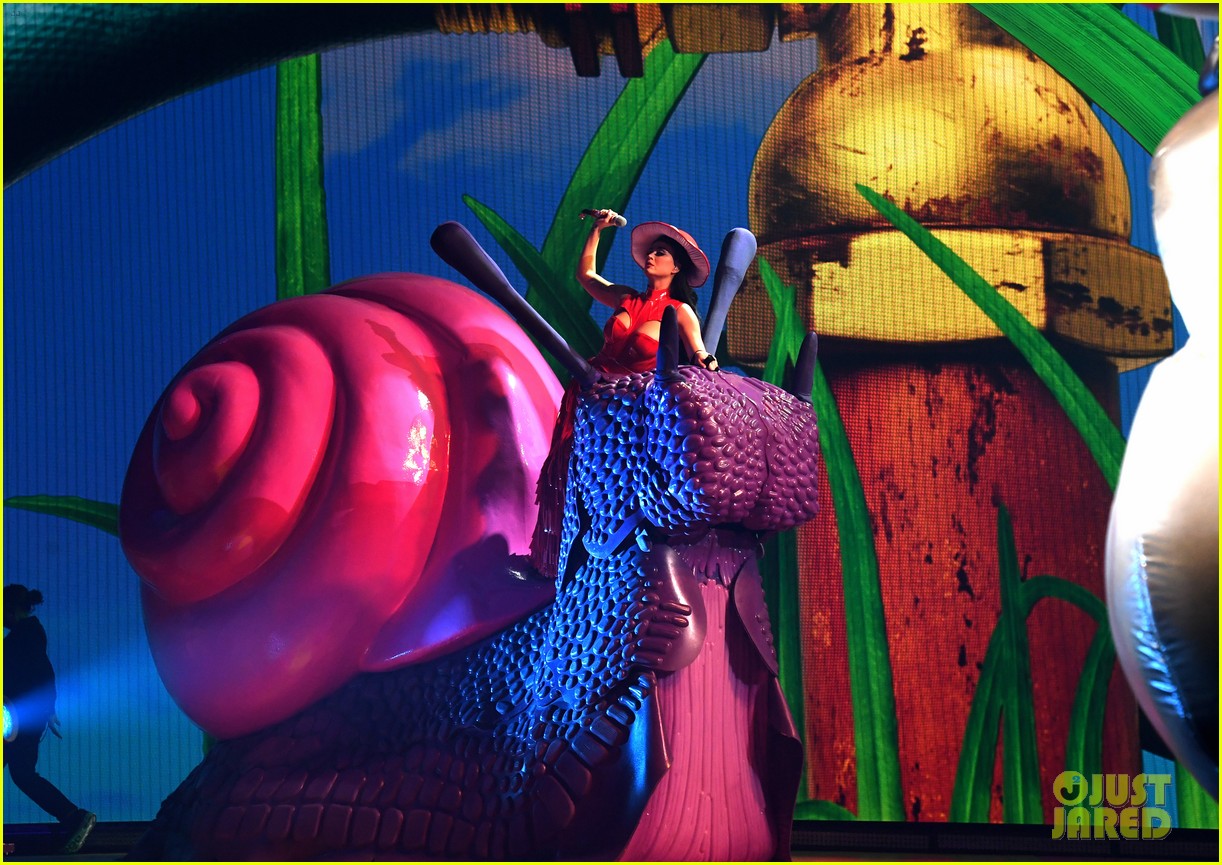 Katy Perry Kicks Off Vegas Residency - See All 9 Costume Changes & Tons ...