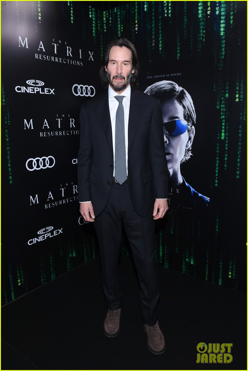Keanu Reeves Premieres 'The Matrix Resurrections' Back Home in Canada ...