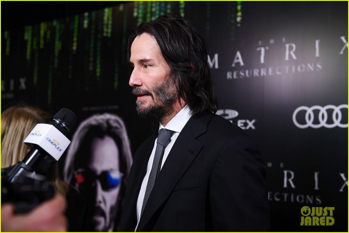 Keanu Reeves Premieres 'The Matrix Resurrections' Back Home in Canada ...