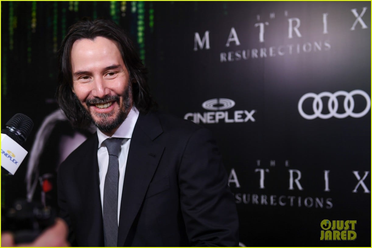 Keanu Reeves Premieres 'The Matrix Resurrections' Back Home in Canada ...