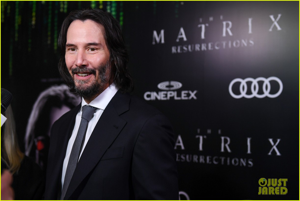 Keanu Reeves Premieres 'The Matrix Resurrections' Back Home in Canada ...