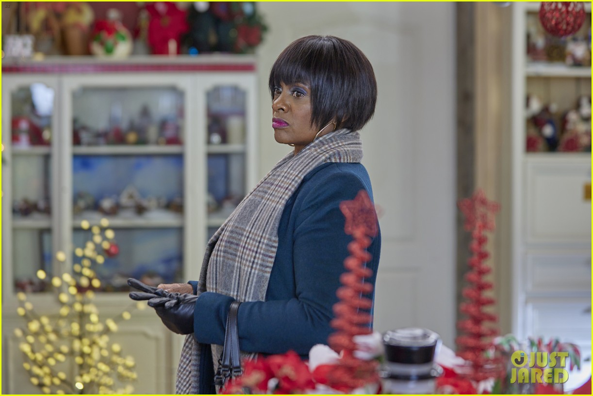 Rachael Leigh Cook Stars in Hallmark's Final New Christmas Movie 'Tis ...