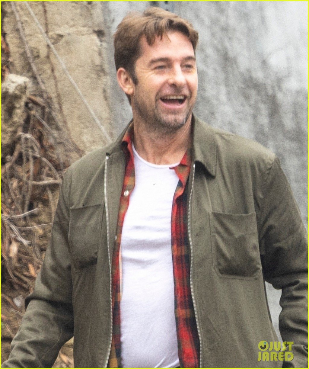 Scott Speedman Enjoys Rare Day Out After Welcoming Baby Girl: Photo ...