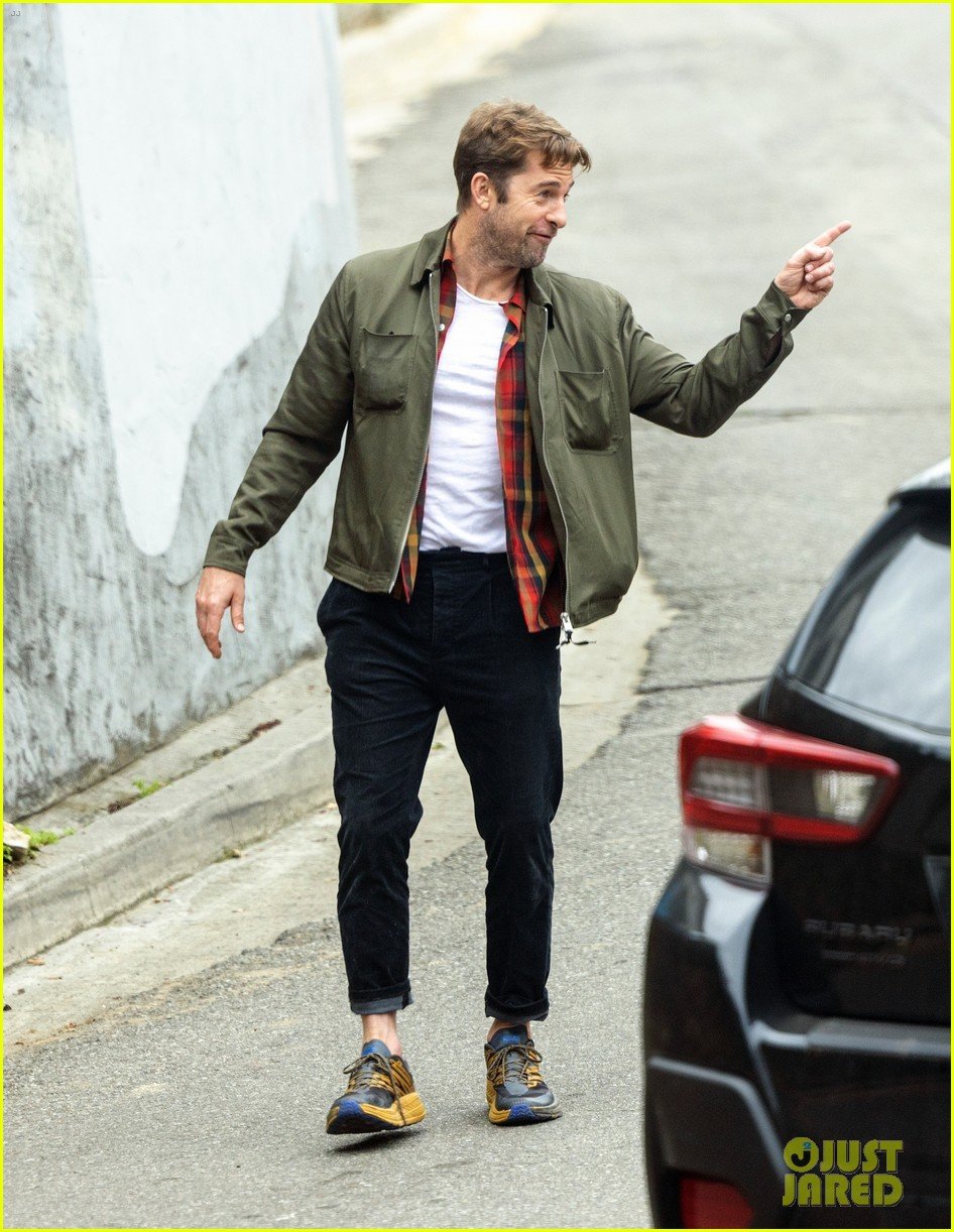 Scott Speedman Enjoys Rare Day Out After Welcoming Baby Girl: Photo ...
