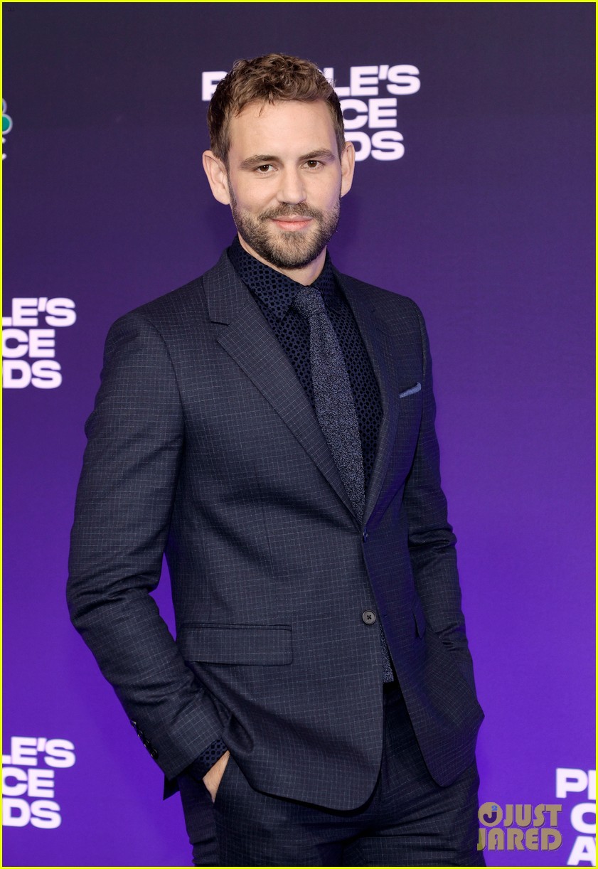 Chrishell Stause Debuts New Darker Hair at People's Choice Awards 2021 ...