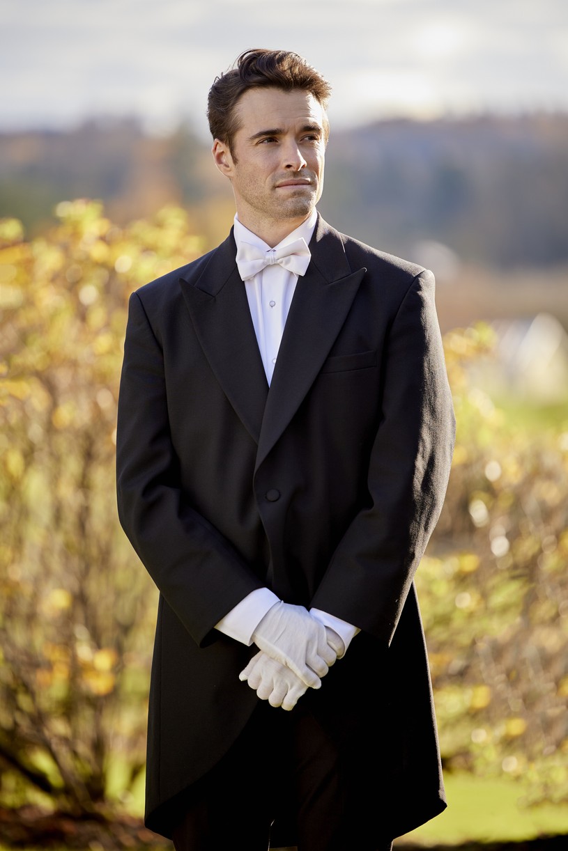 Who Stars in Hallmark's Butlers In Love? Meet The Cast!: Photo 4696708 ...