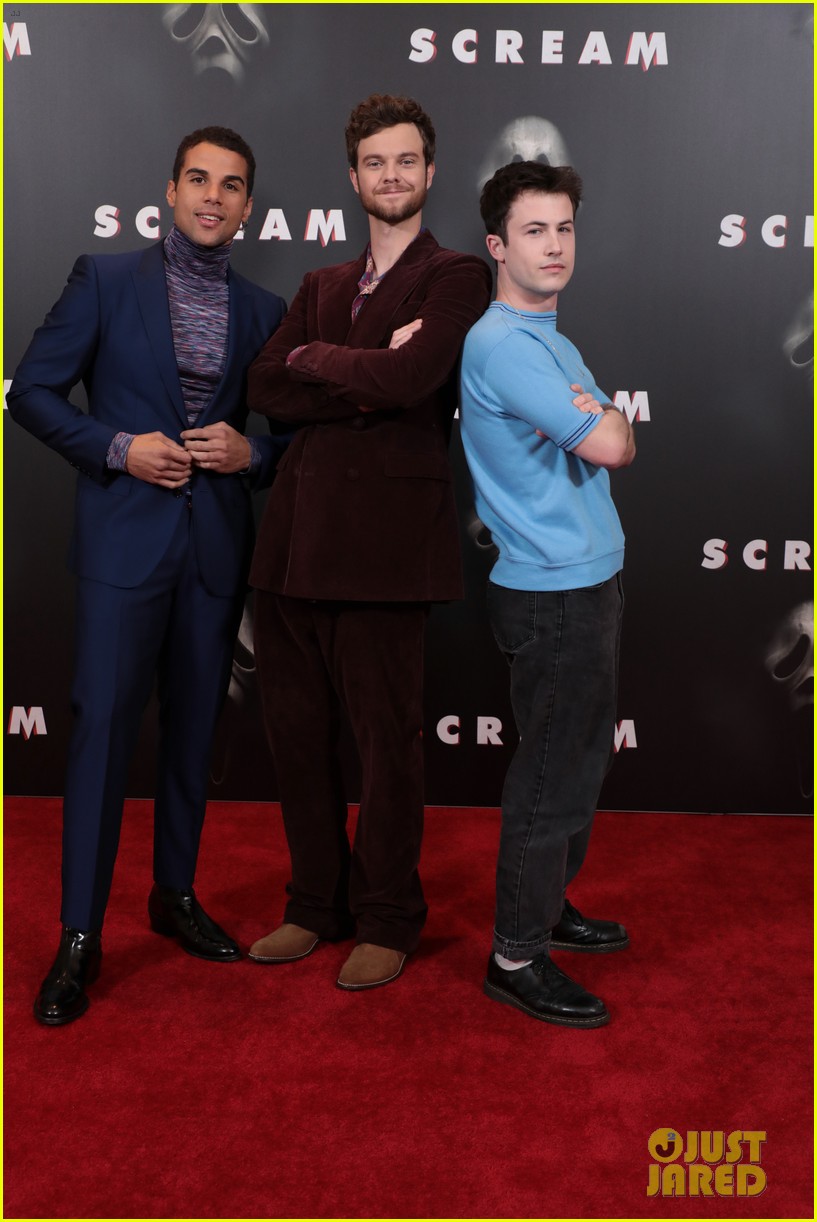 Dylan Minnette Explains His Outfit at 'Scream' Photo Call After Fans ...