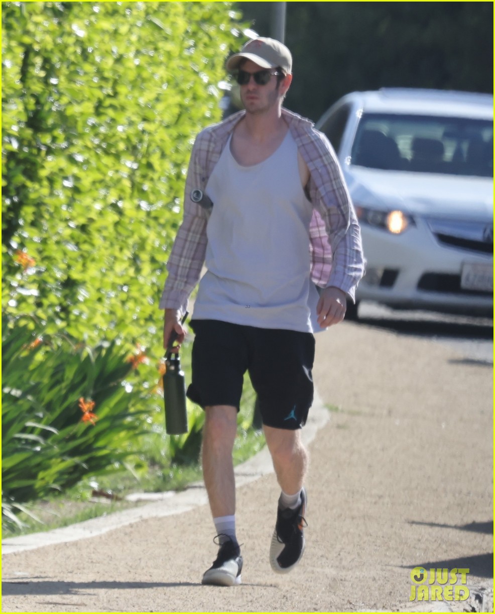 Andrew Garfield Kicks Off His Weekend by Playing Tennis in Malibu ...