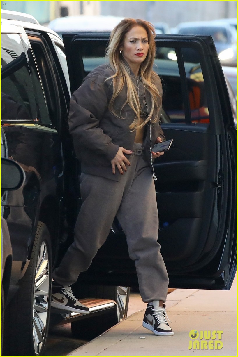 Jennifer Lopez Goes Comfy in Her Sweats at the Rehearsal Studio: Photo ...