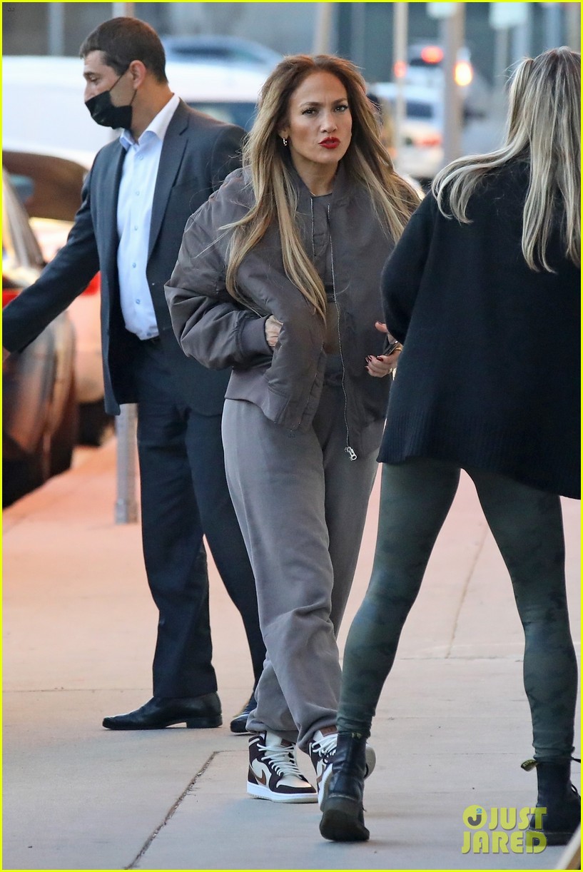Jennifer Lopez Goes Comfy in Her Sweats at the Rehearsal Studio: Photo ...