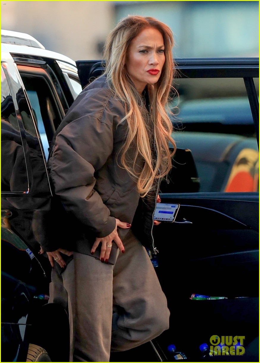 Jennifer Lopez Goes Comfy in Her Sweats at the Rehearsal Studio: Photo ...