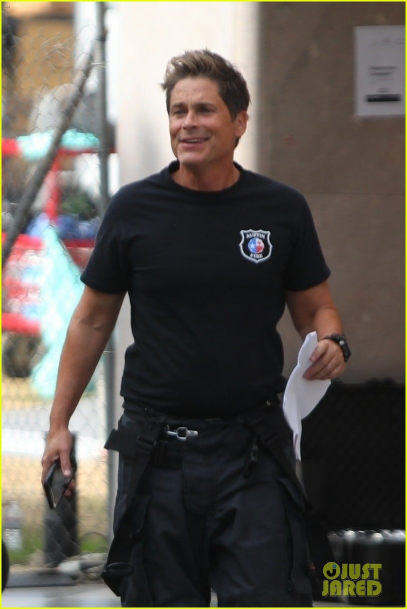 Photo: rob lowe film 9 1 1 lone star scenes as firefighter 10 | Photo ...