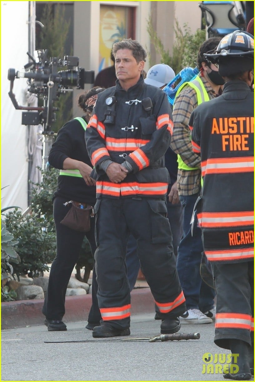 Rob Lowe Suits Up In His Firefighter Gear to Film '9-1-1: Lone Star ...