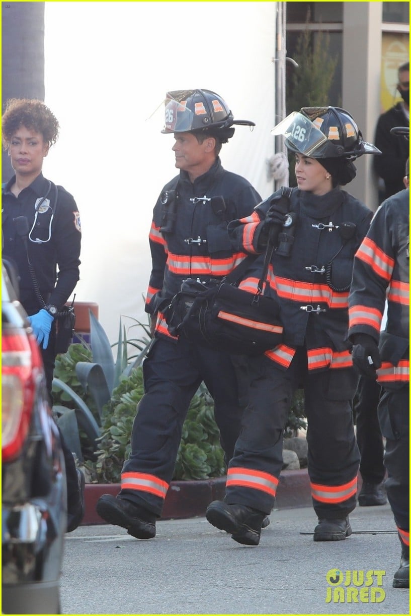 Rob Lowe Suits Up In His Firefighter Gear to Film '9-1-1: Lone Star ...