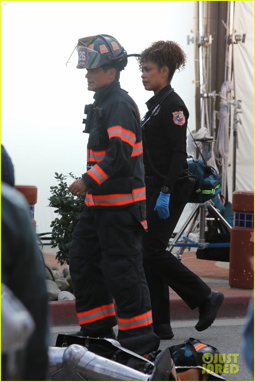 Rob Lowe Suits Up In His Firefighter Gear to Film '9-1-1: Lone Star ...