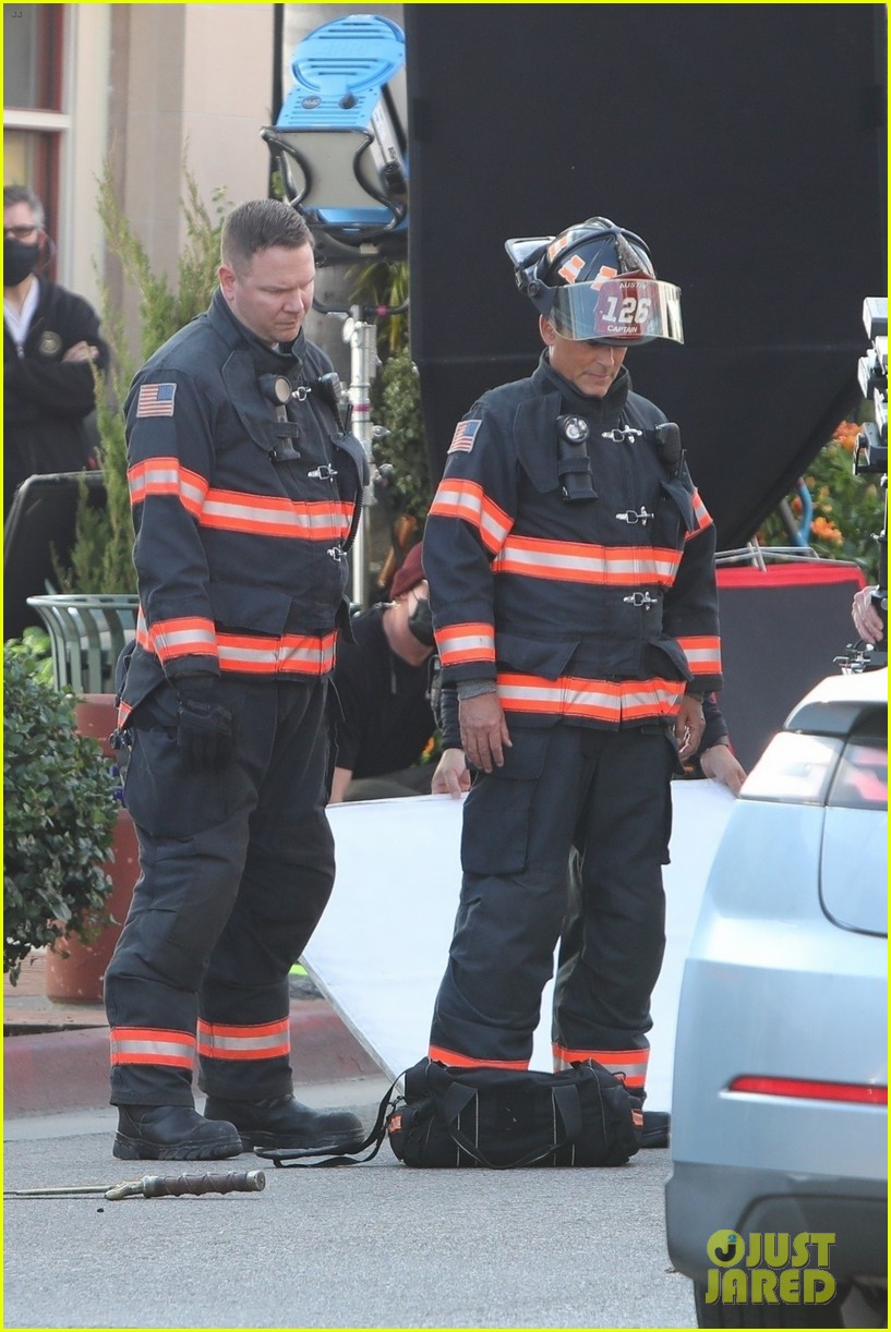 Rob Lowe Suits Up In His Firefighter Gear to Film '9-1-1: Lone Star ...