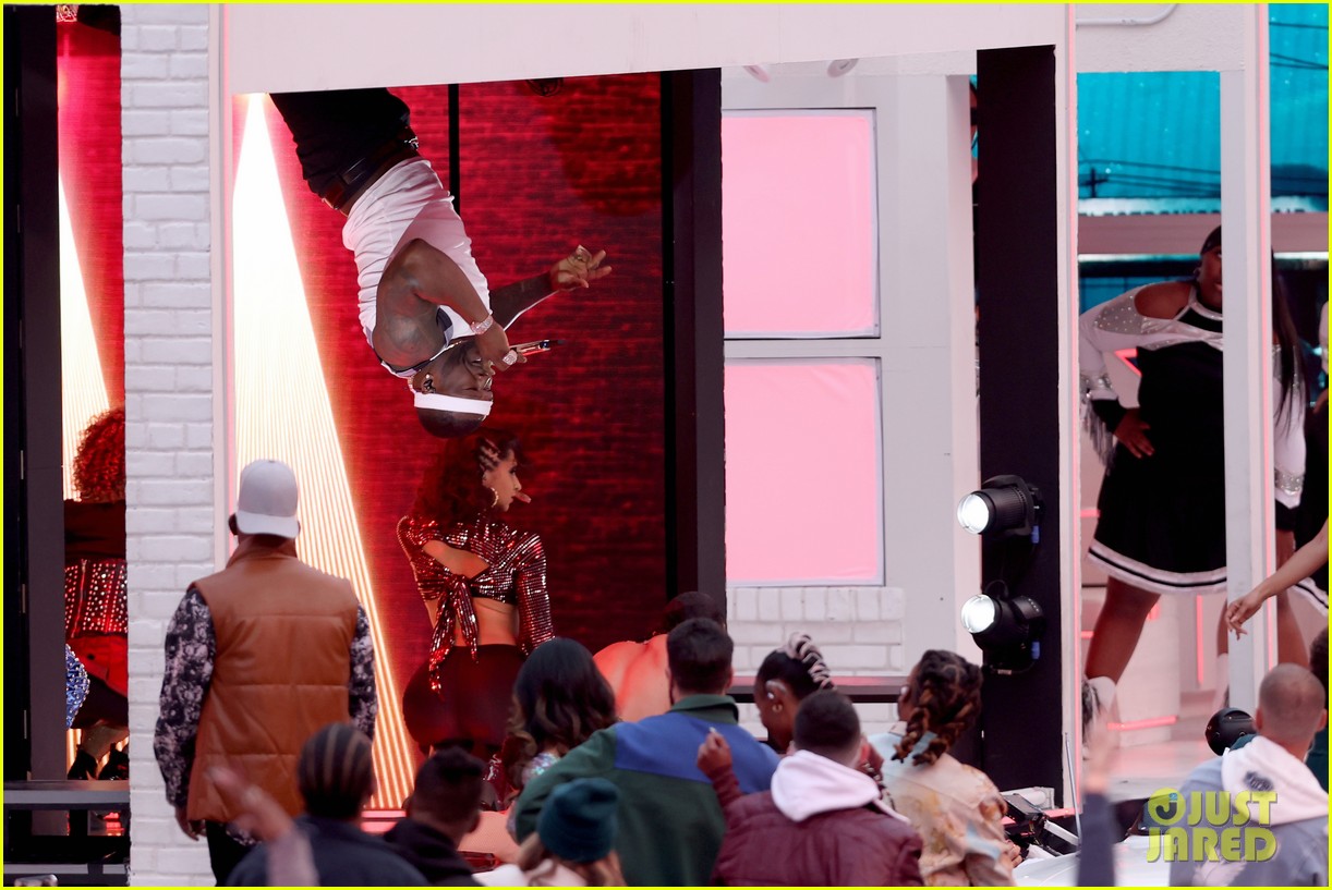 50 Cent Makes Surprise Appearance During Super Bowl 2022 Halftime Show ...