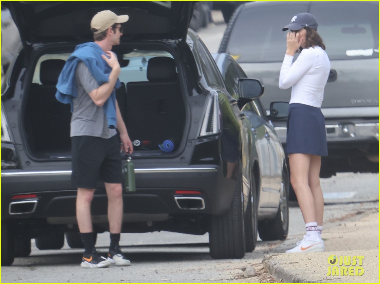 Andrew Garfield & Girlfriend Alyssa Miller Play Tennis Together in ...