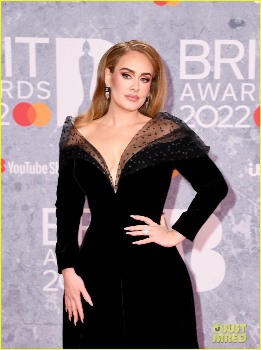 Adele Responds to Speculation Over Her Giant Diamond Ring & Possible ...