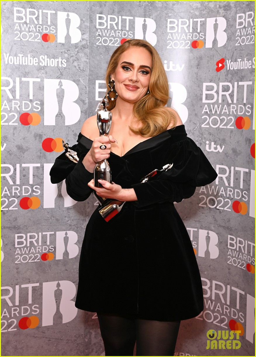 Adele Responds to Speculation Over Her Giant Diamond Ring & Possible ...