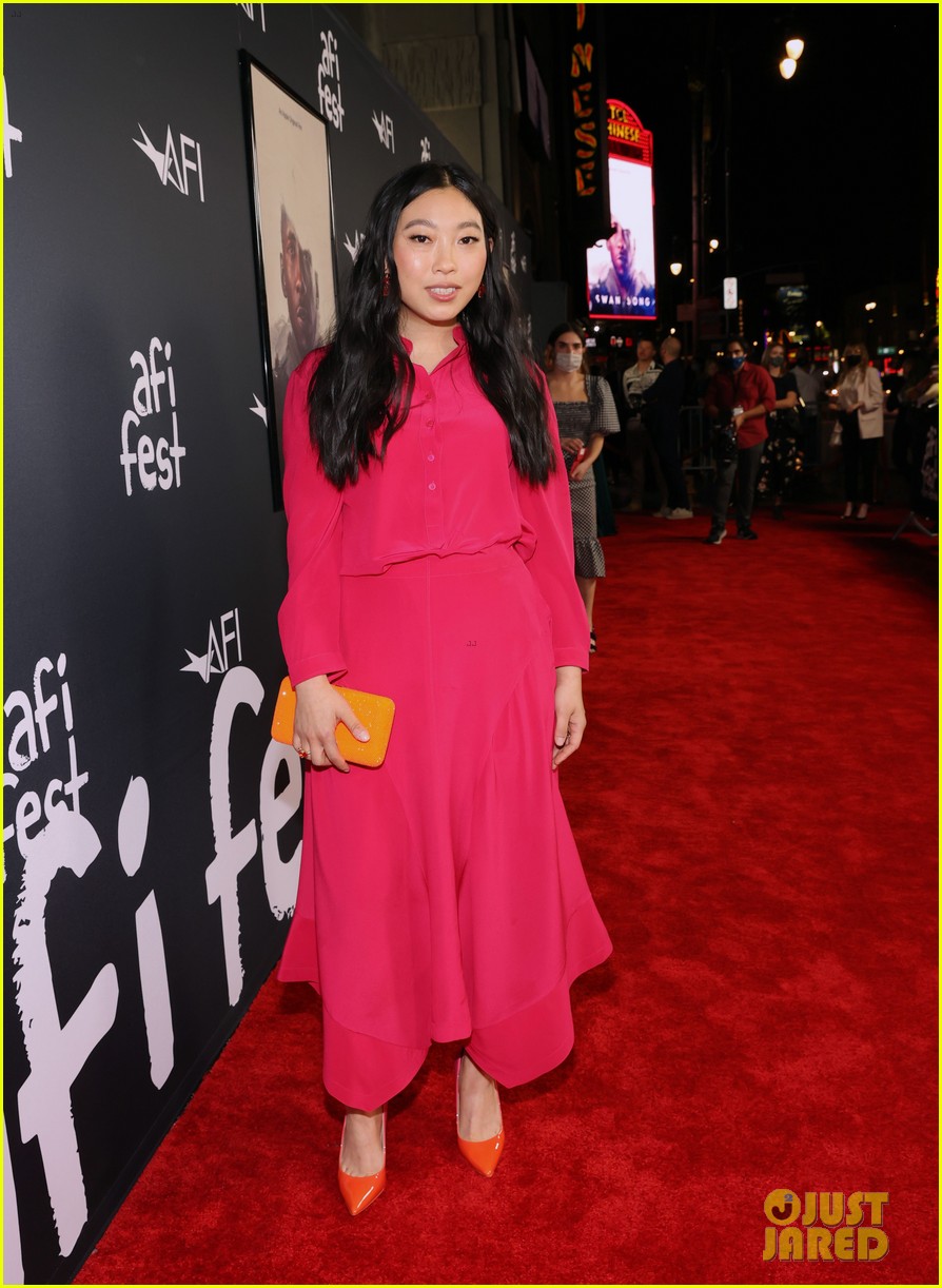 Awkwafina Addresses Controversy Surrounding Her 'Blaccent,' Announces ...
