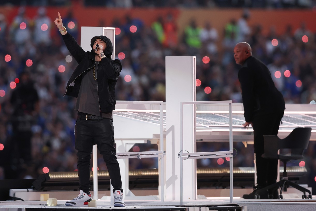 Eminem Performs 'Lose Yourself' During Super Bowl 2022 Halftime Show ...