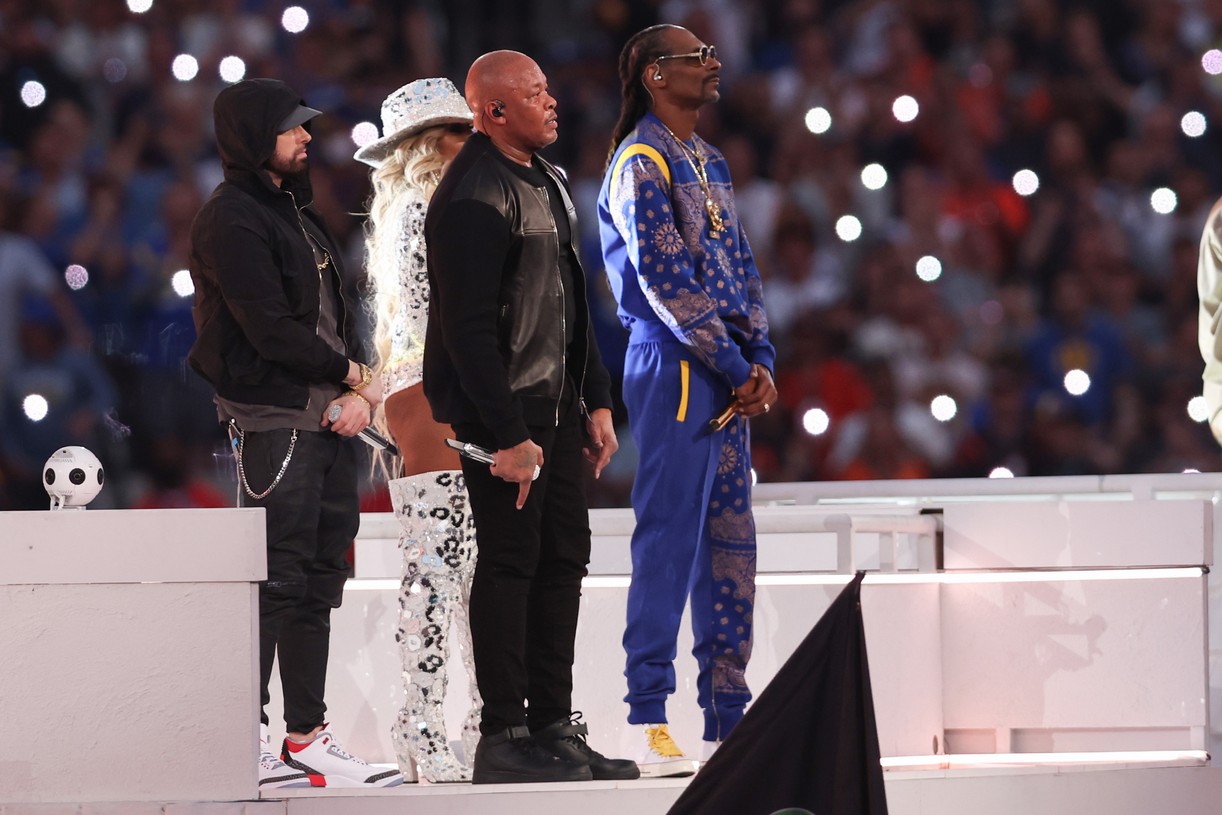 Eminem Performs 'Lose Yourself' During Super Bowl 2022 Halftime Show ...