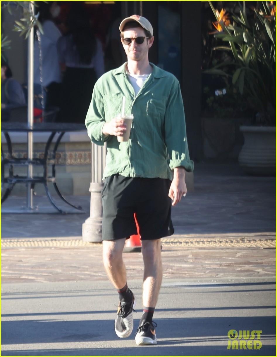 Andrew Garfield Spotted Doing an Armpit Check for Girlfriend Alyssa ...