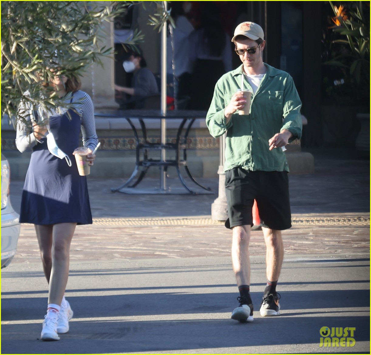 Andrew Garfield Spotted Doing an Armpit Check for Girlfriend Alyssa ...