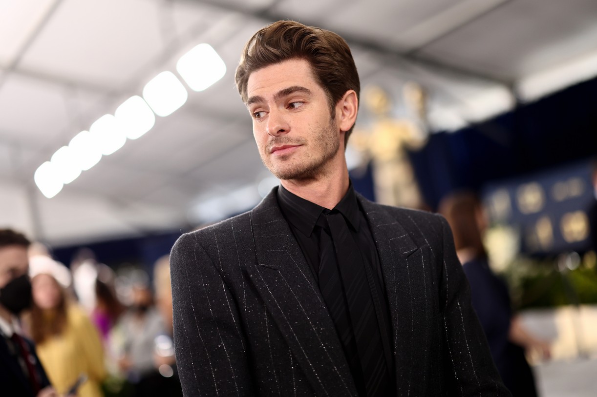 Andrew Garfield Looks Super Sharp In Pinstripes at SAG Awards 2022 ...