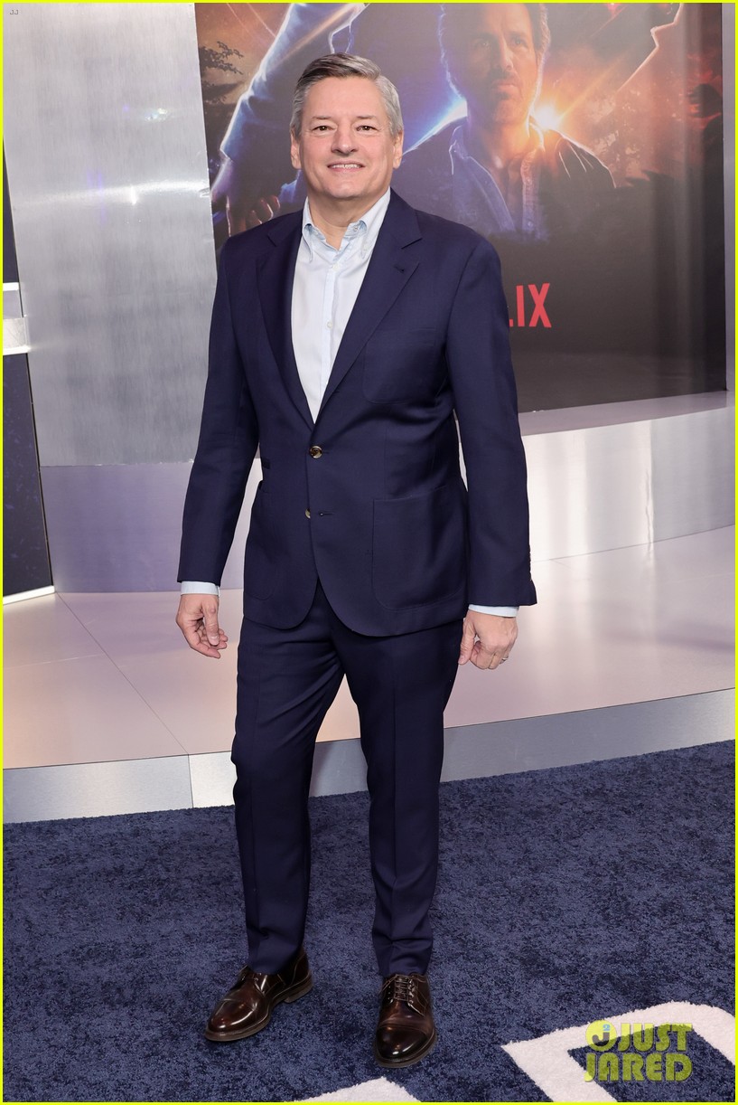 Jennifer Garner & Zoe Saldana Glam Up for 'The Adam Project' NYC ...