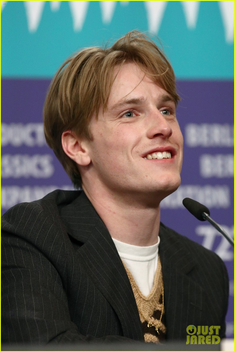 'Dark' Actor Louis Hofmann Walks Carpet at Berlin Film Festival for His ...