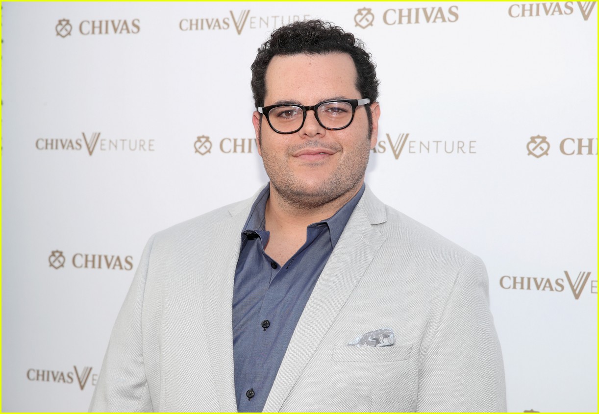 Josh Gad Accidentally Took Sleeping Meds Before Filming 'Curb Your ...