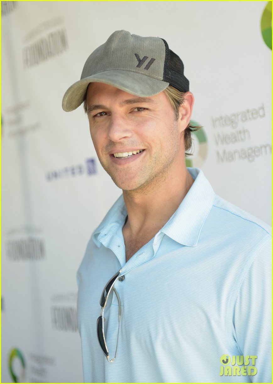 Sam Page Welcomes 'Robo Dog' to His Family After Kia Commercial Airs at ...