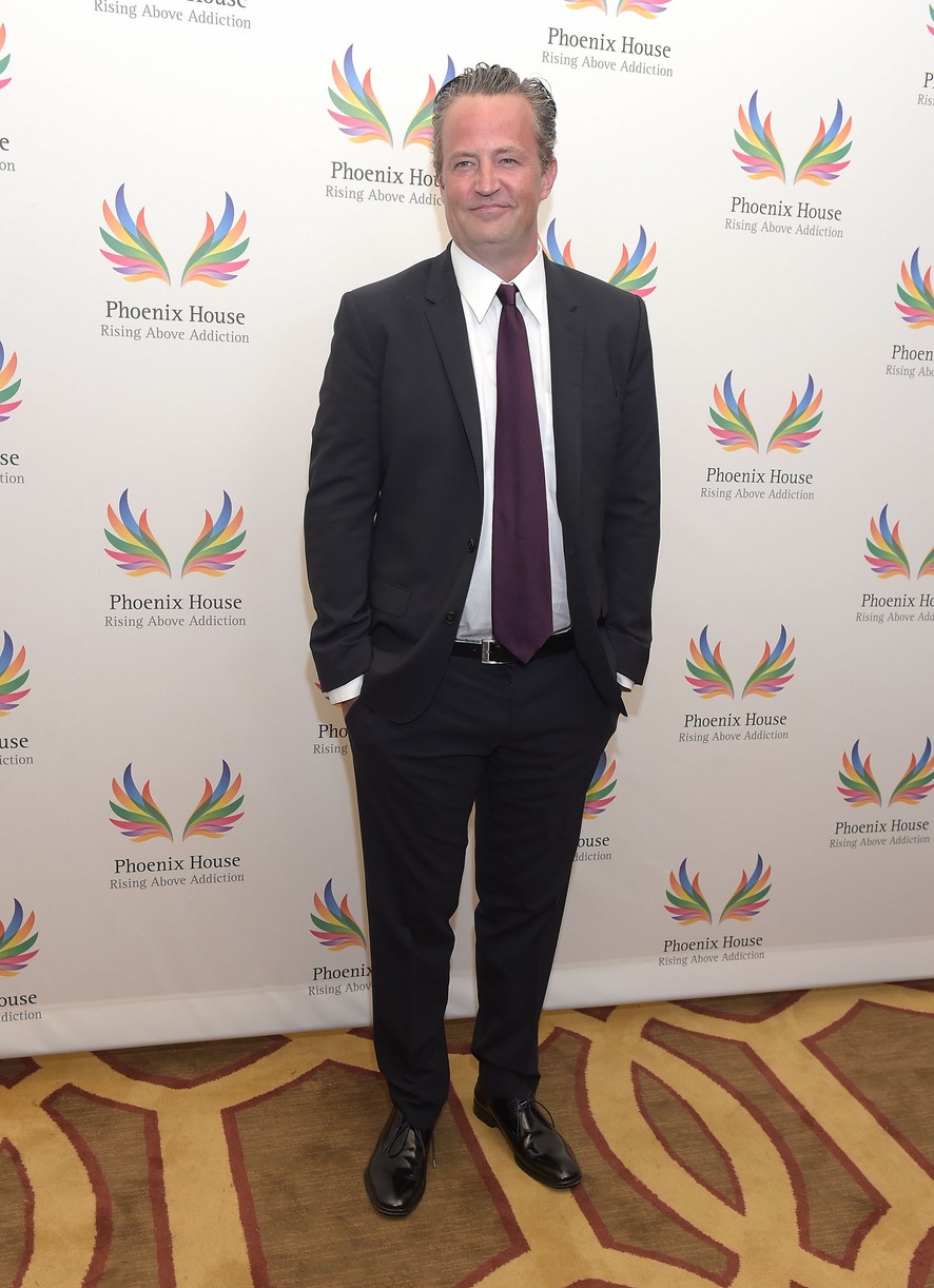 Here's What You Can Expect in Matthew Perry's Upcoming Autobiography ...