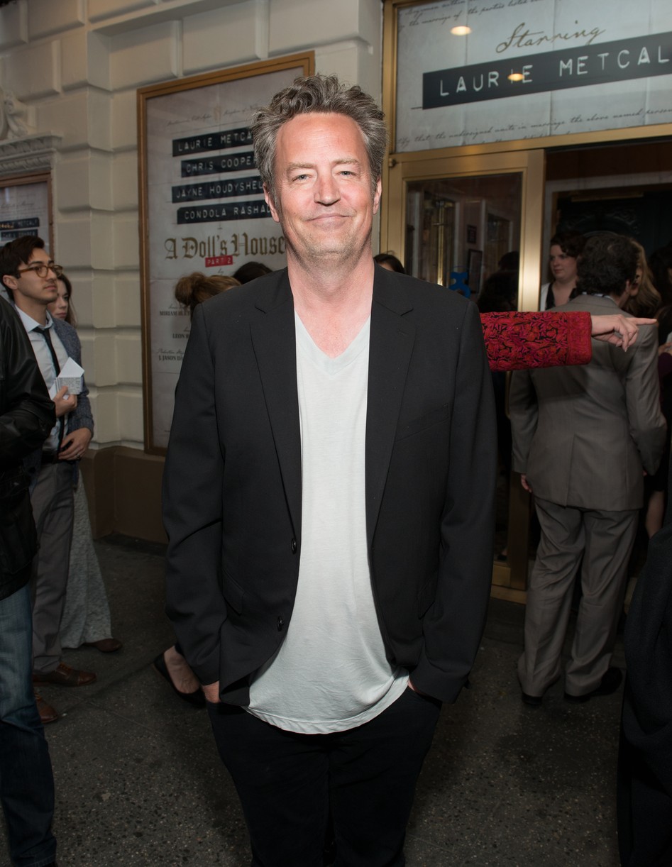 Here's What You Can Expect in Matthew Perry's Upcoming Autobiography ...