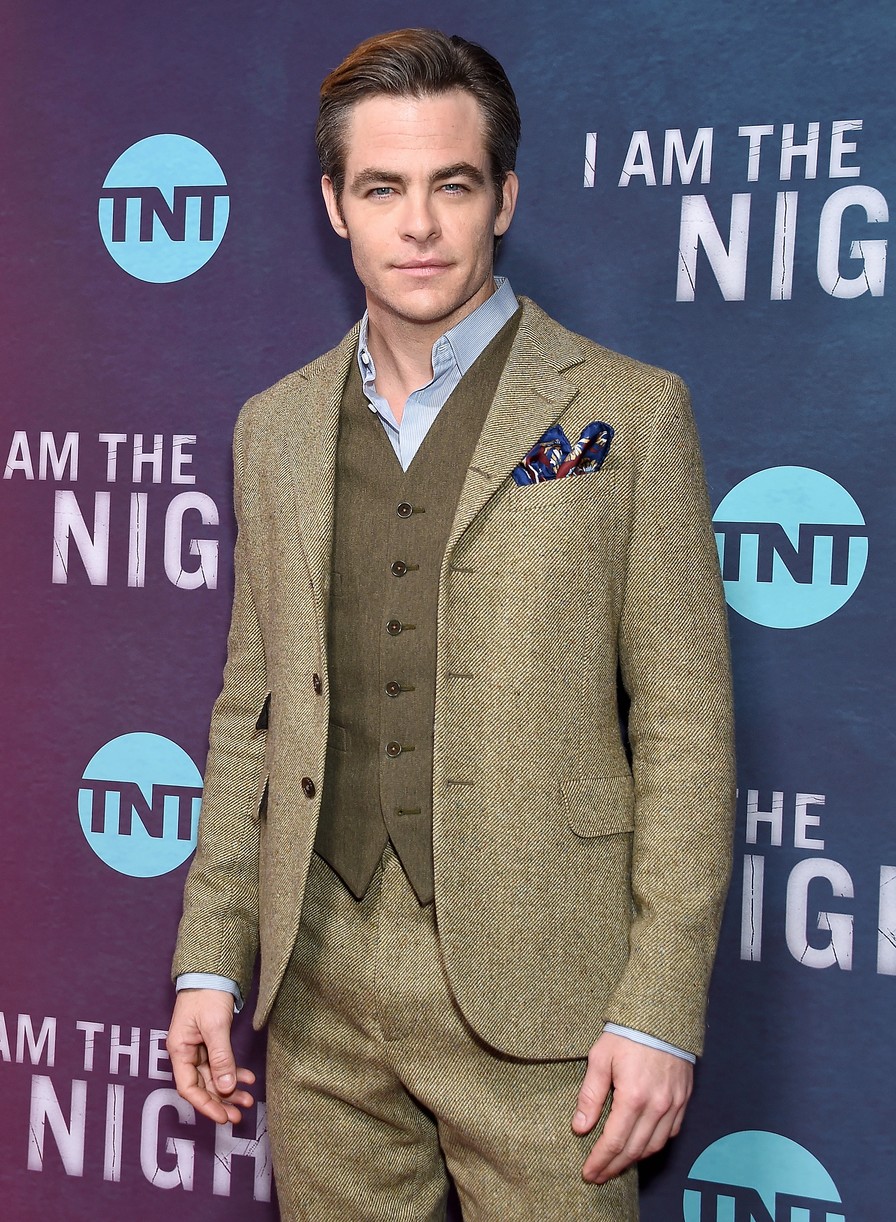 Chris Pine To Make Directorial Debut With 'Poolman' Movie: Photo ...
