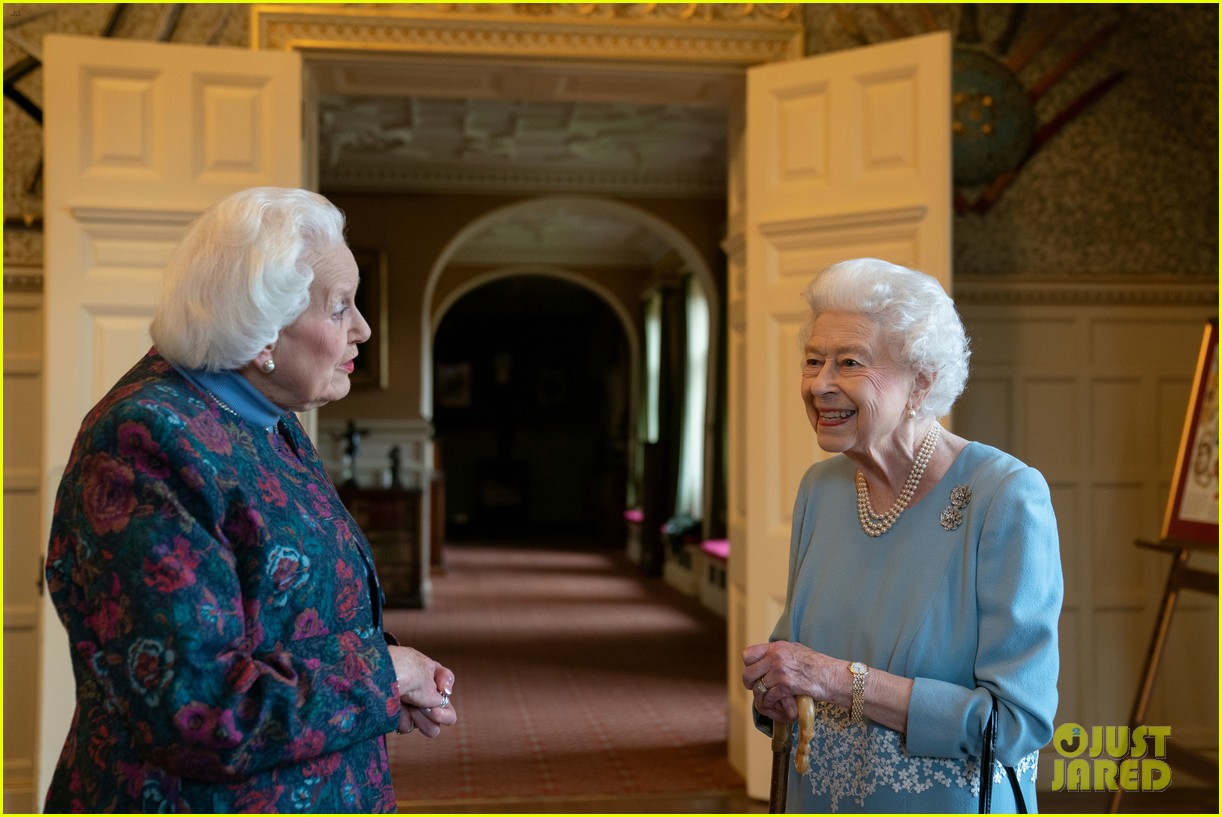 Queen Elizabeth Makes First Outing of the Year As She Prepares for ...