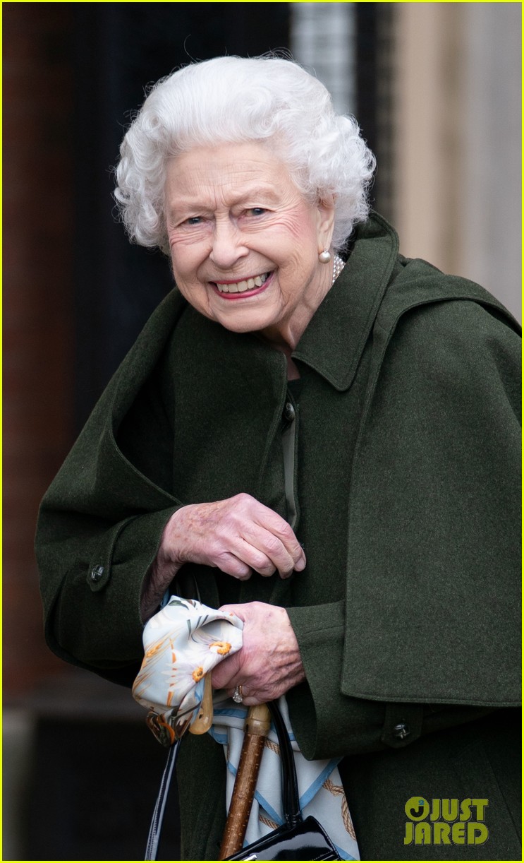 Queen Elizabeth Tests Positive for Coronavirus: Photo 4708922 | Queen ...