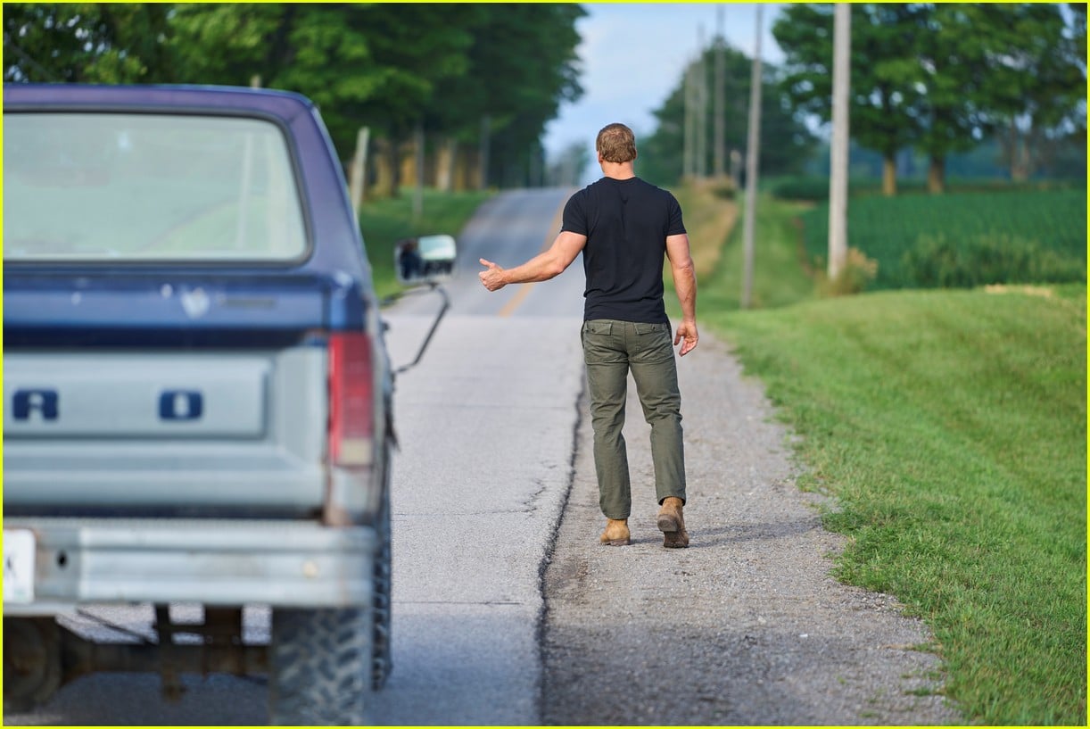 Amazon Renews Alan Ritchson's 'Reacher' for Season 2, Days After ...