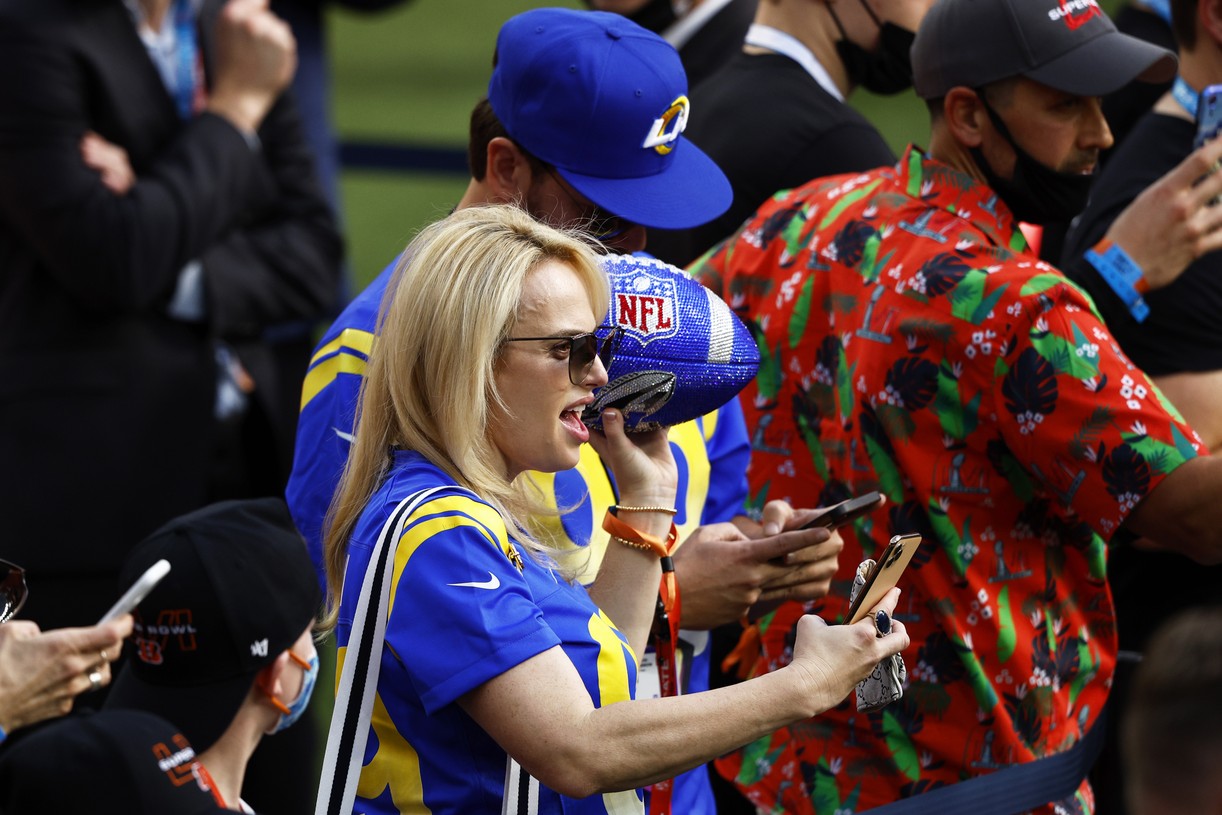 Rebel Wilson Is The Los Angeles Ram's #1 Fan While Heading To Super ...