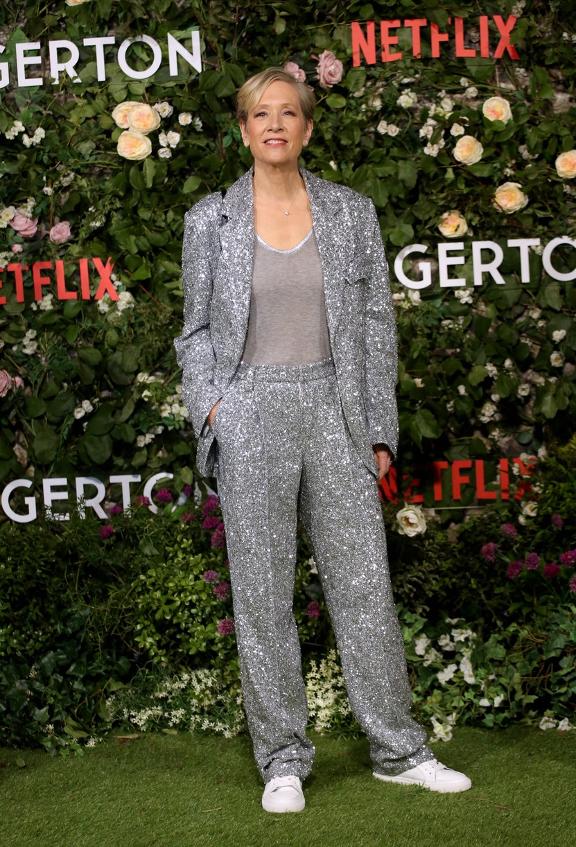 Jonathan Bailey, Simone Ashley & Charithra Chandran Have The Cutest ...