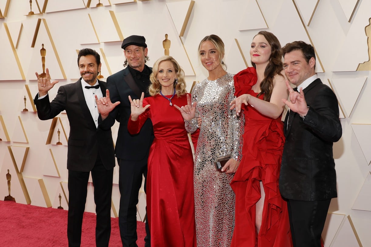 Emilia Jones, Marlee Matlin, Troy Kotsur & 'CODA' Cast Hit The Oscars Together: Photo 4734198 ...