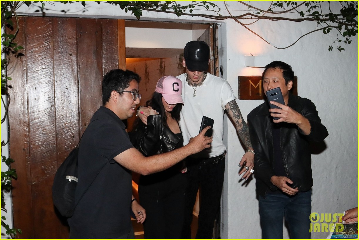 Megan Fox & Machine Gun Kelly Were Mobbed By Fans in Sao Paulo & These ...