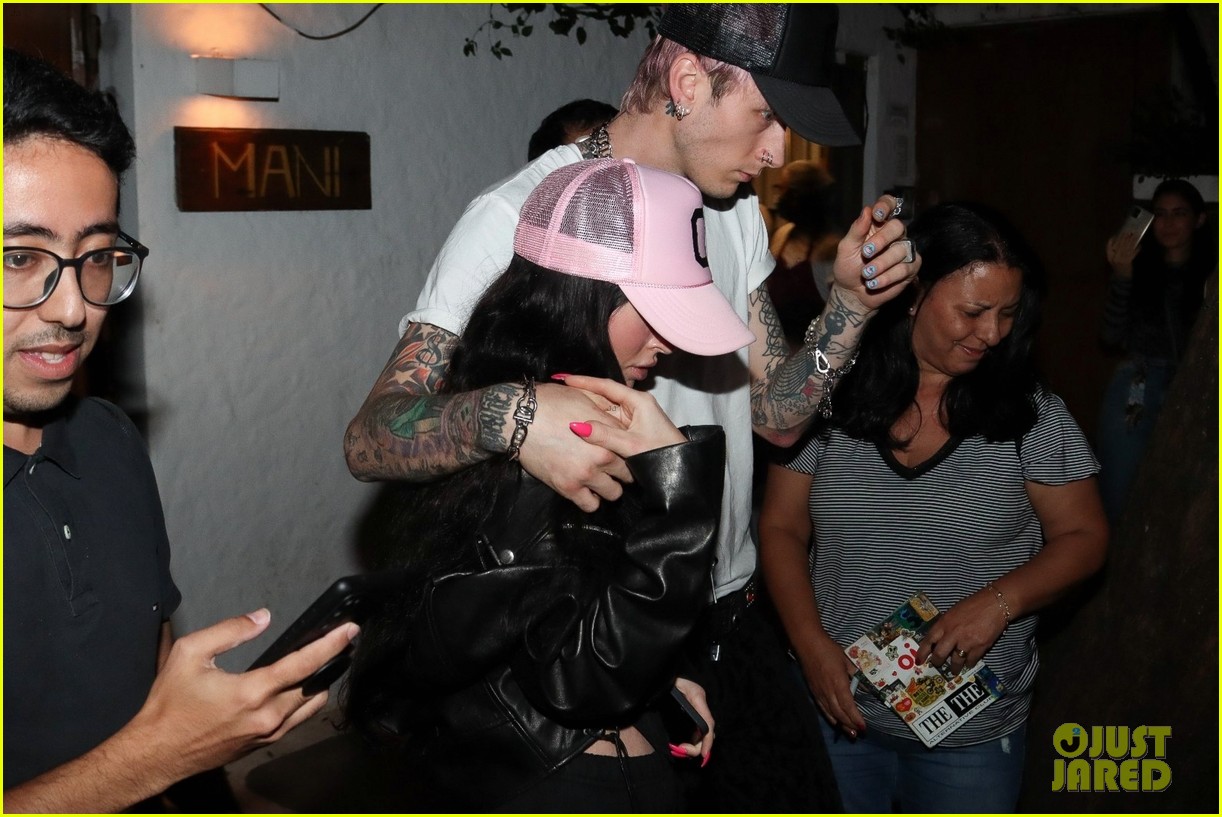 Megan Fox & Machine Gun Kelly Were Mobbed By Fans in Sao Paulo & These ...