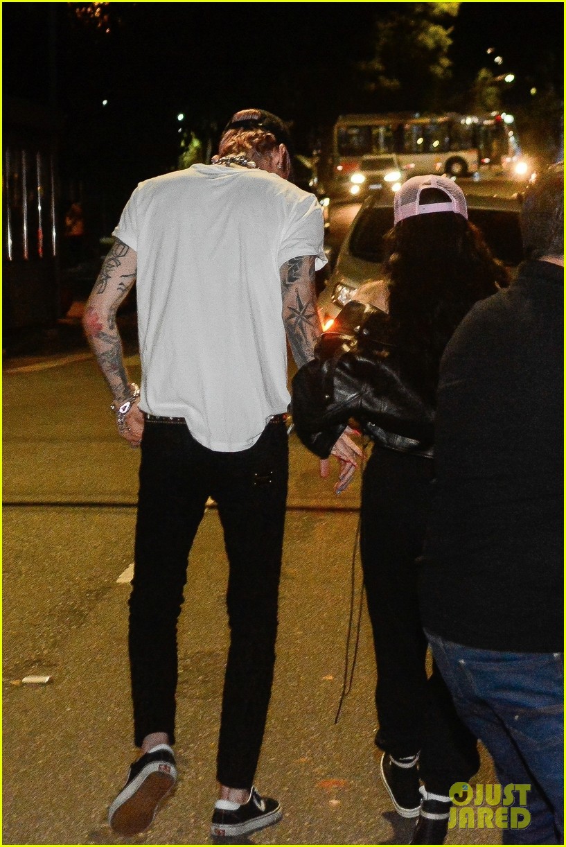Megan Fox & Machine Gun Kelly Were Mobbed By Fans in Sao Paulo & These ...