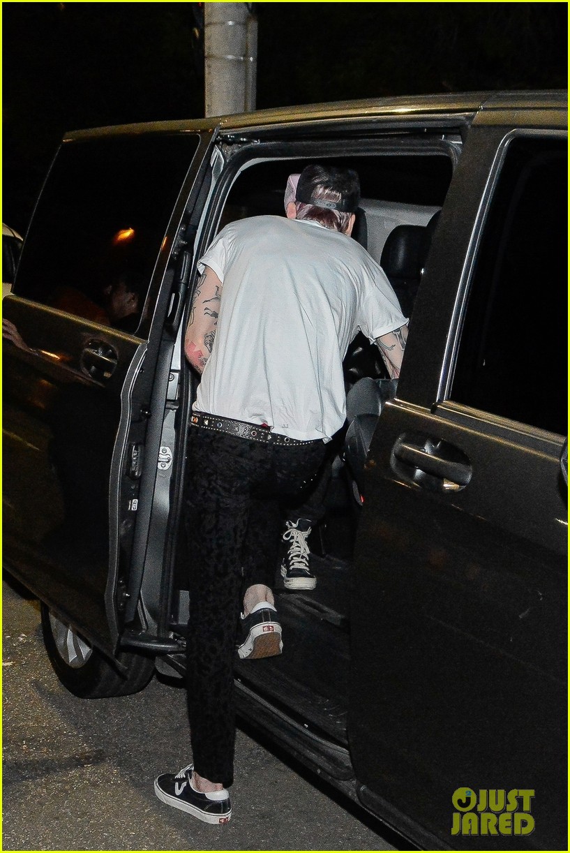 Megan Fox & Machine Gun Kelly Were Mobbed By Fans in Sao Paulo & These ...