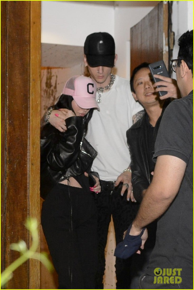 Megan Fox & Machine Gun Kelly Were Mobbed By Fans in Sao Paulo & These ...