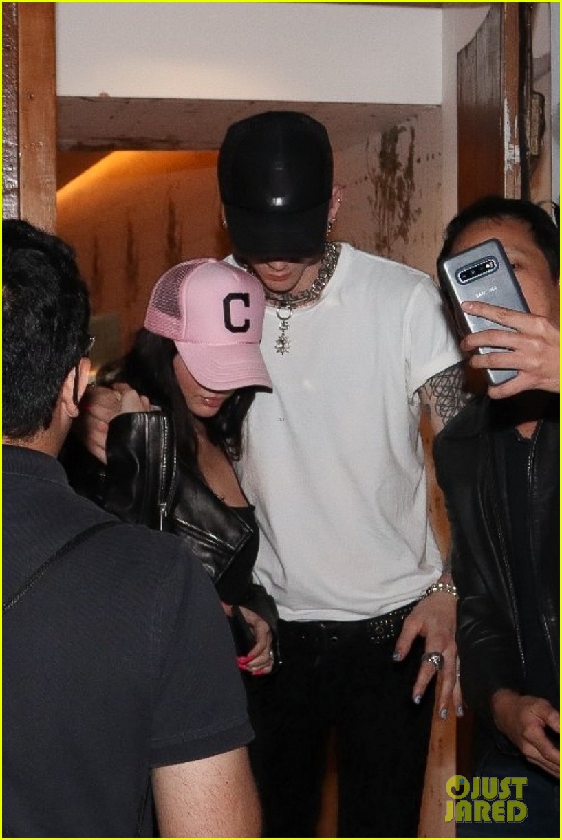 Megan Fox & Machine Gun Kelly Were Mobbed By Fans in Sao Paulo & These ...