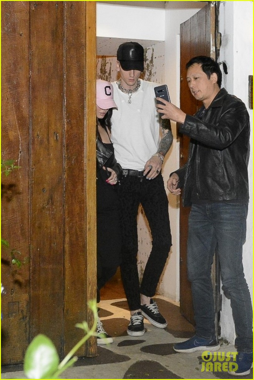 Megan Fox & Machine Gun Kelly Were Mobbed By Fans in Sao Paulo & These ...